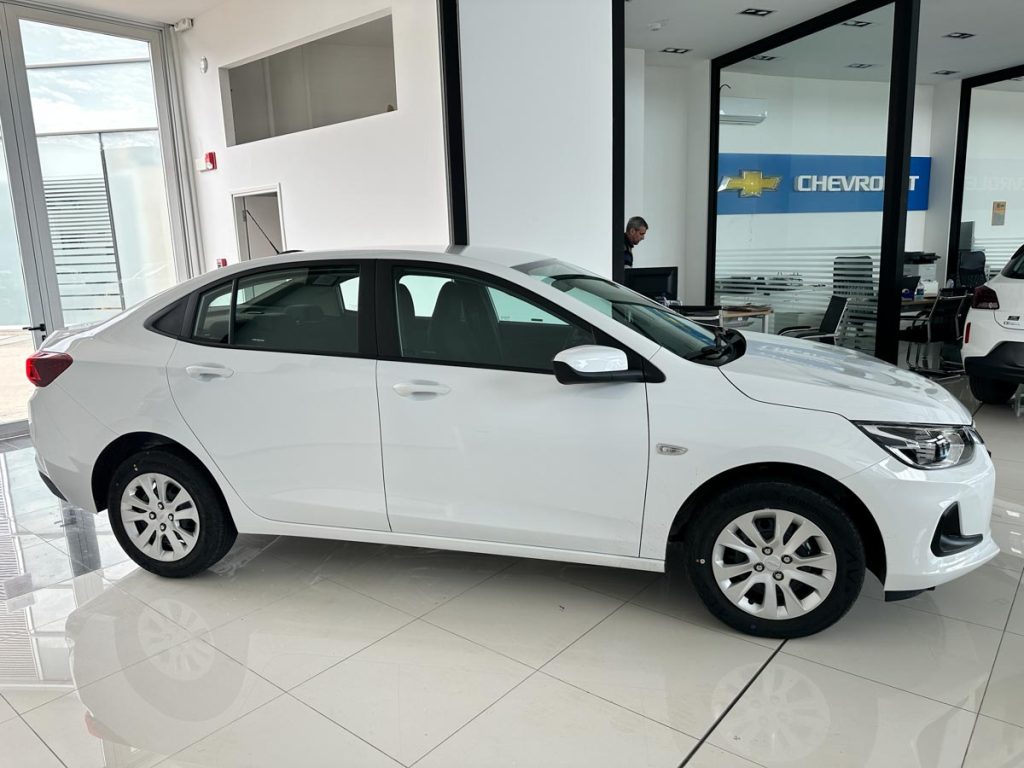 CHEVROLET ONIX PLUS LT 1.0 SEDAN 4 PUERTAS FULL 0KM 2025 - Grupo Fiancar