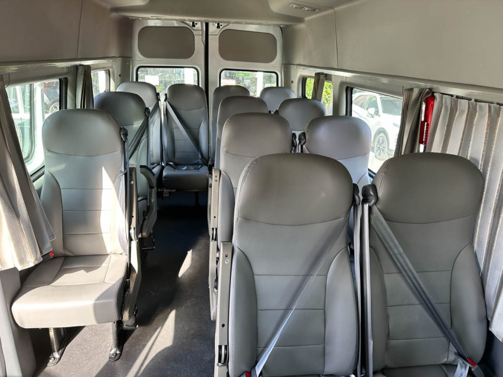JAC SUNRAY MINIBUS 14 PASAJEROS + CONDUCTOR ABS 0KM 2026 - Grupo Fiancar