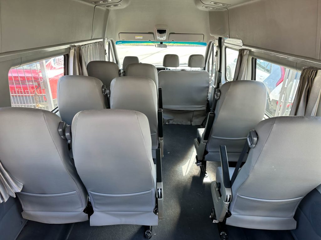 JAC SUNRAY MINIBUS 14 PASAJEROS + CONDUCTOR ABS 0KM 2026 - Grupo Fiancar