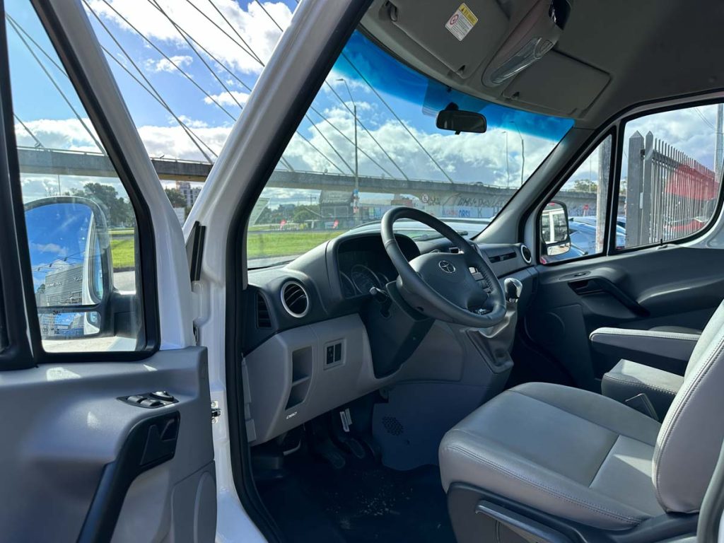 JAC SUNRAY MINIBUS 14 PASAJEROS + CONDUCTOR ABS 0KM 2026 - Grupo Fiancar
